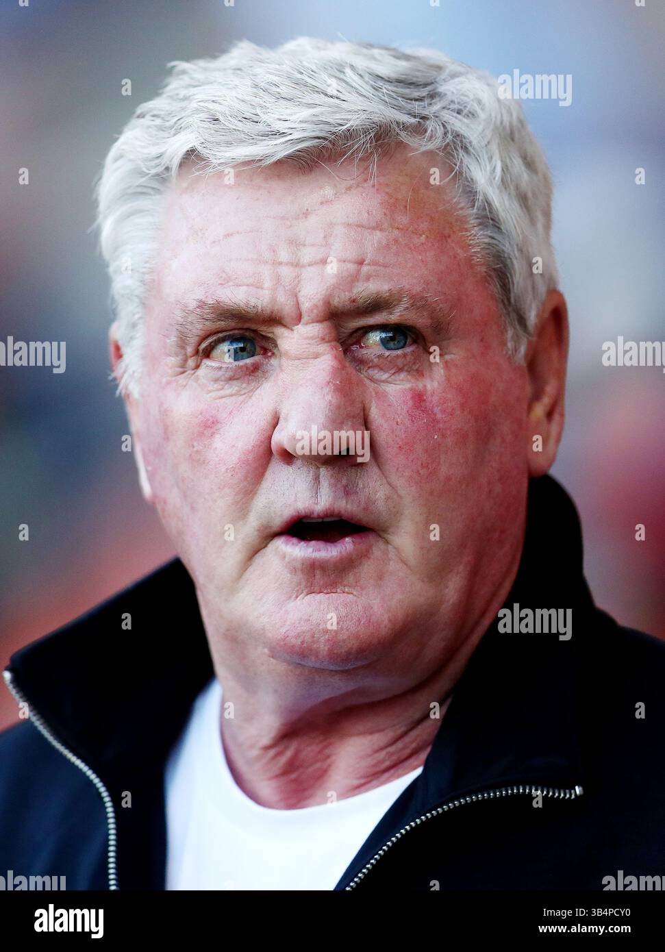 Blackpool manager Steve Bruce during the Sky Bet League One match at ...