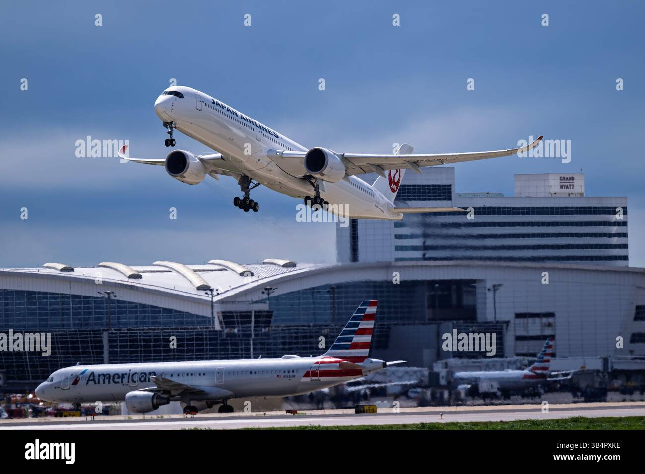 DFW International Airport 4-20-2025 Grapevine TX USA Japan Airlines ...