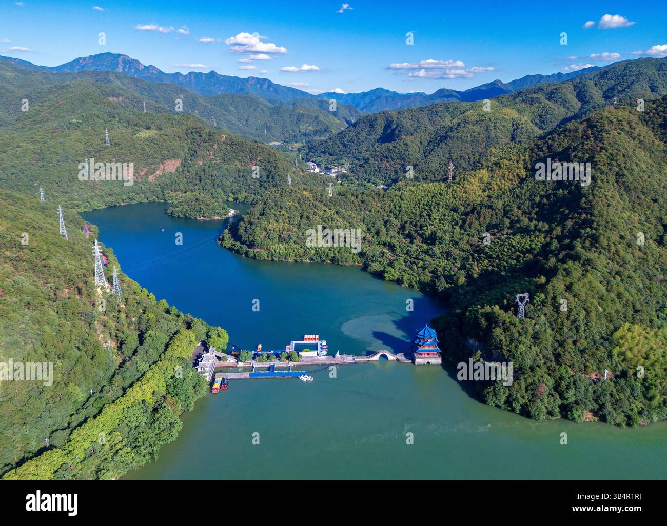 The scenery of the Little Three Gorges of Fuchun River in Tonglu County ...