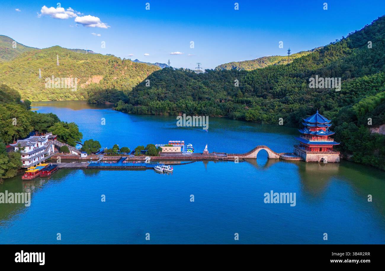 The scenery of the Little Three Gorges of Fuchun River in Tonglu County ...
