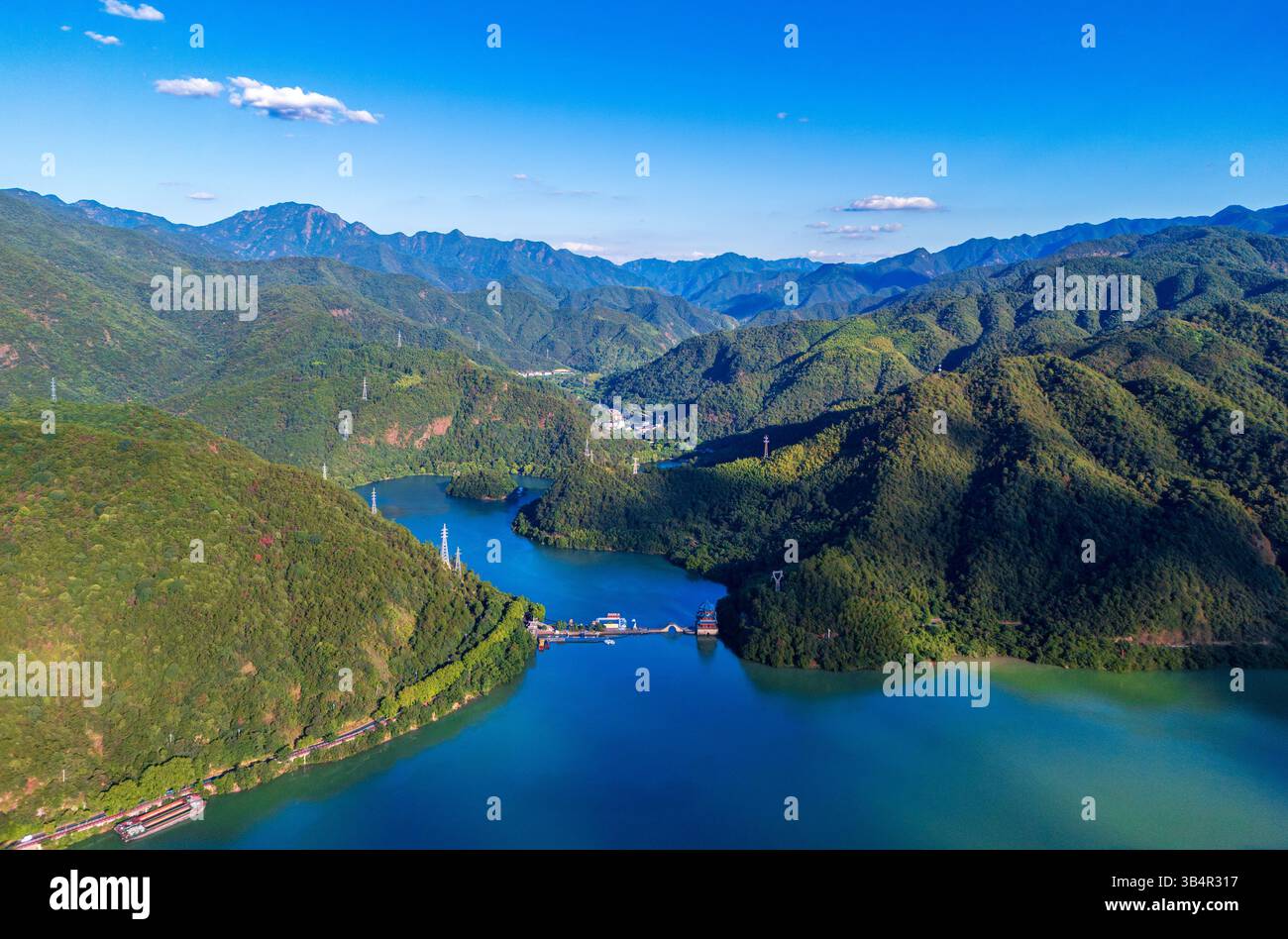 The scenery of the Little Three Gorges of Fuchun River in Tonglu County ...