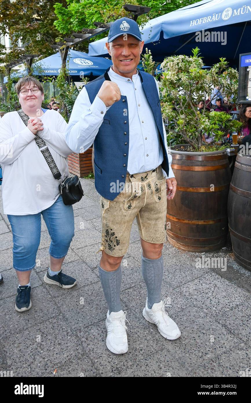 Maifest im Hofbräuhaus in Berlin Axel Schulz beim Maifest im ...