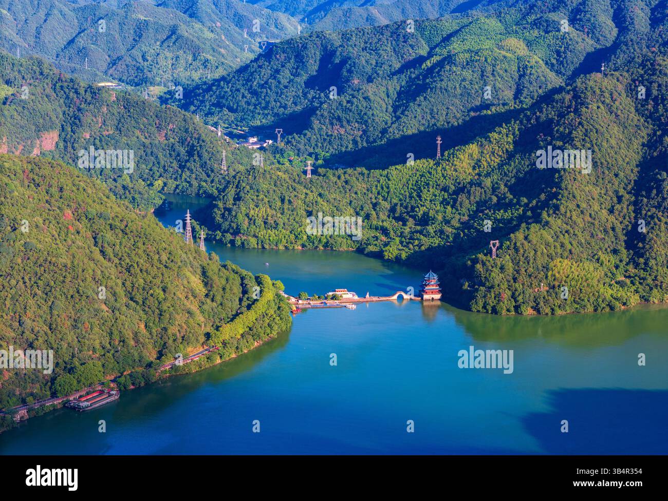 The scenery of the Little Three Gorges of Fuchun River in Tonglu County ...