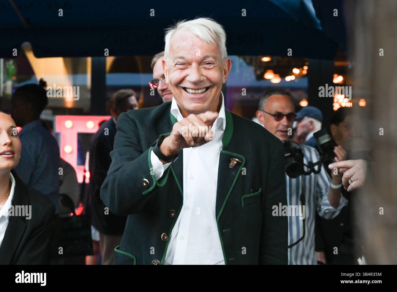 Maifest im Hofbräuhaus in Berlin Joe Groebel beim Maifest im ...