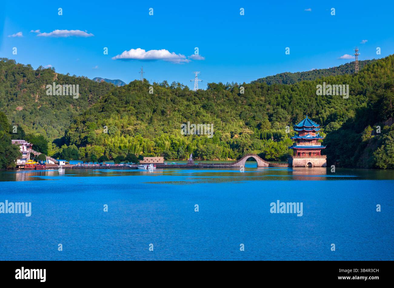 The scenery of the Little Three Gorges of Fuchun River in Tonglu County ...