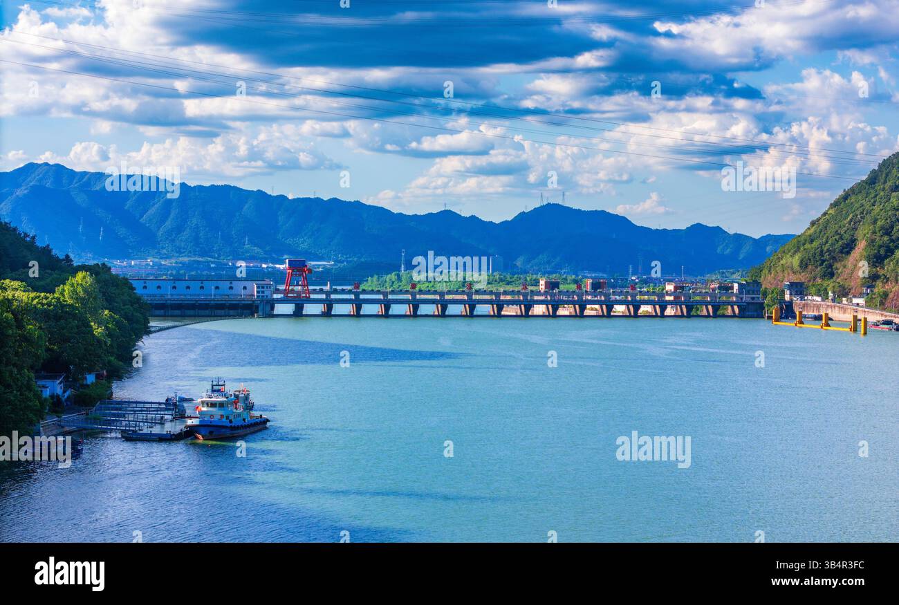 The scenery of the Little Three Gorges of Fuchun River in Tonglu County ...