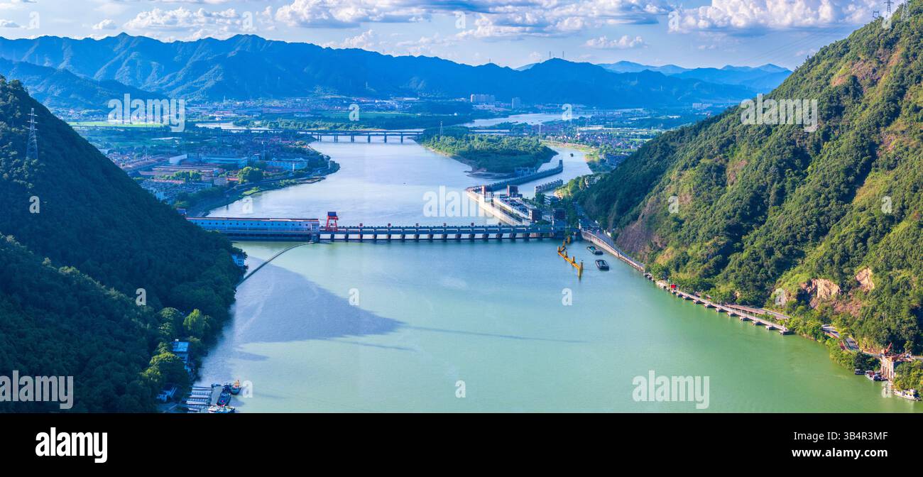 The scenery of the Little Three Gorges of Fuchun River in Tonglu County ...