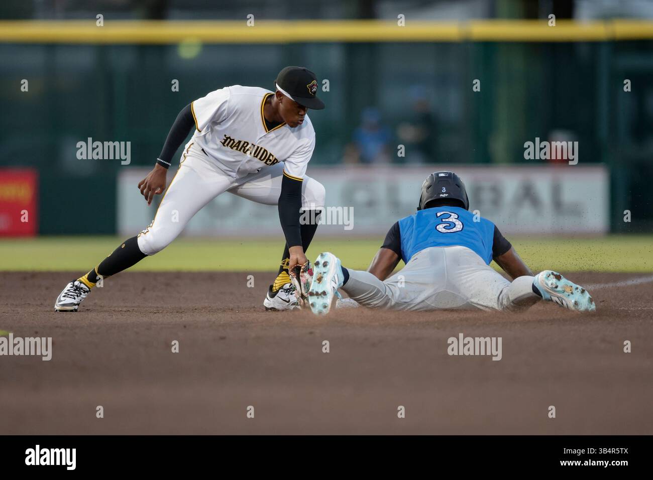 Bradenton, FL: Tampa Tarpons right fielder Dillon Lewis (3) slides ...