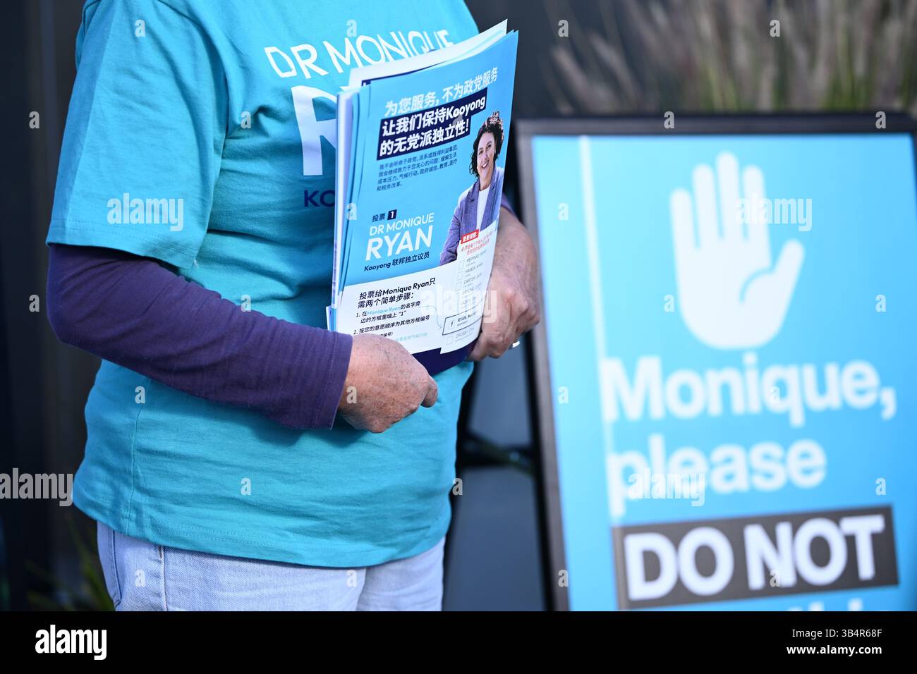 Melbourne, Australia. 01st May, 2025. A volunteer holds how to vote ...