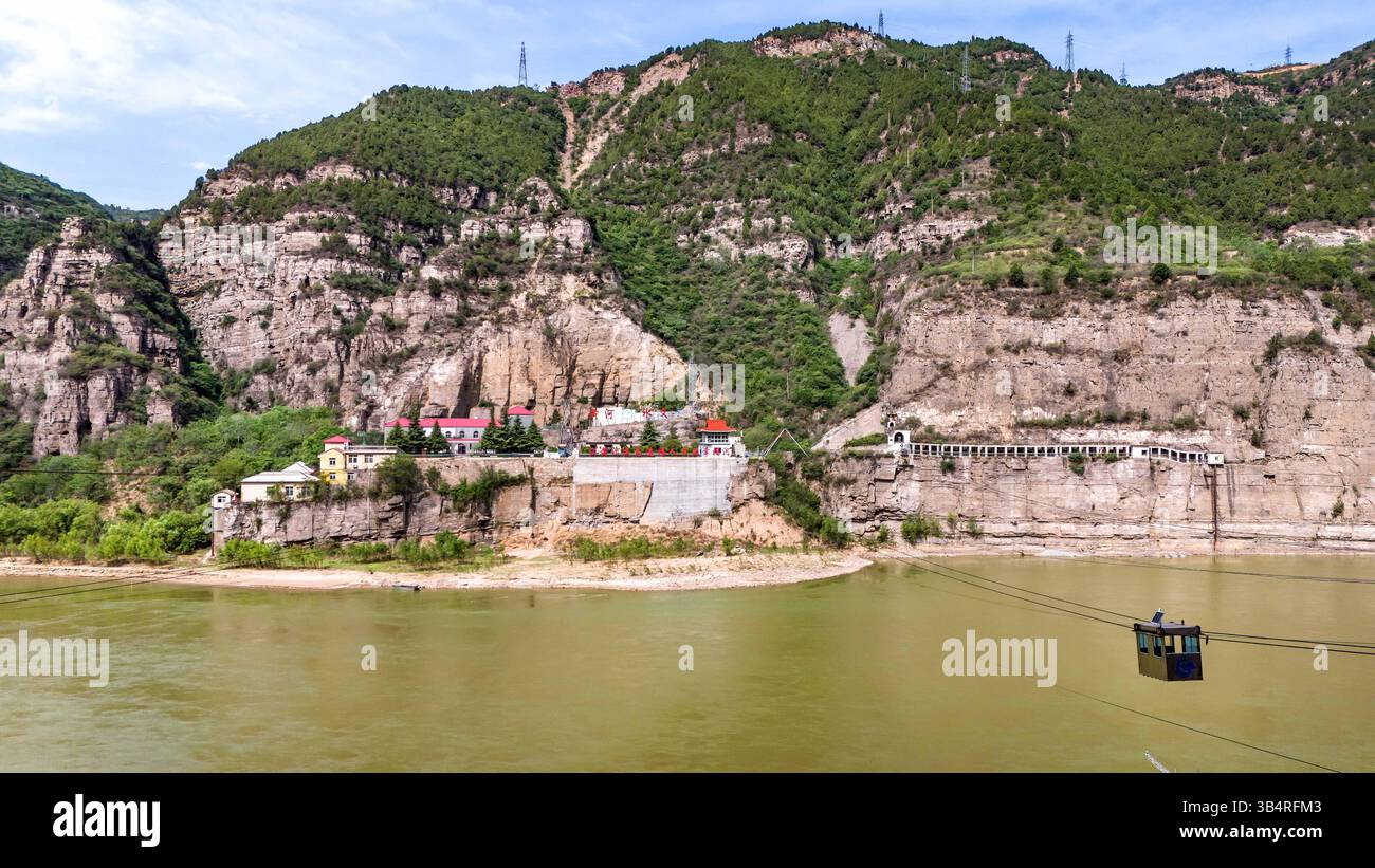 (250501) -- XI'AN, May 1, 2025 (Xinhua) -- An aerial drone photo taken ...