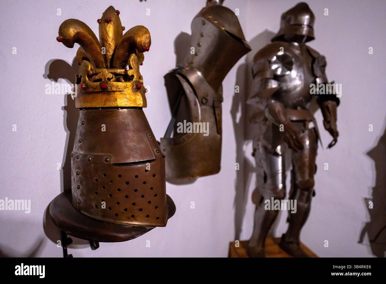 Bran, Romania - October 23, 2024: Medieval Knight Armor in Bran Castle ...