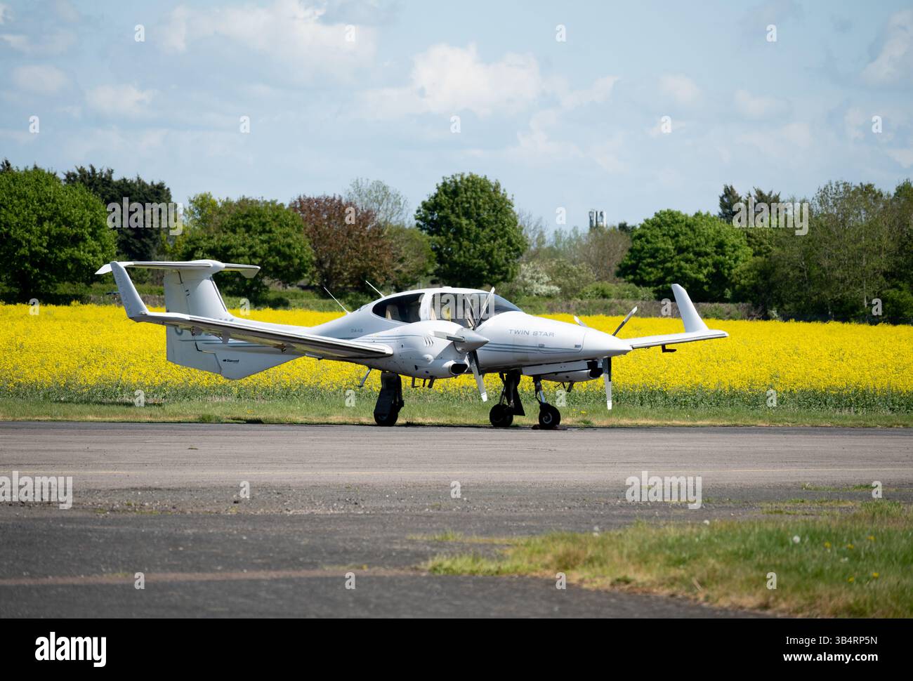 Diamond DA42 Twin Star at Wellesbourne Airfield, Warwickshire, UK (G ...