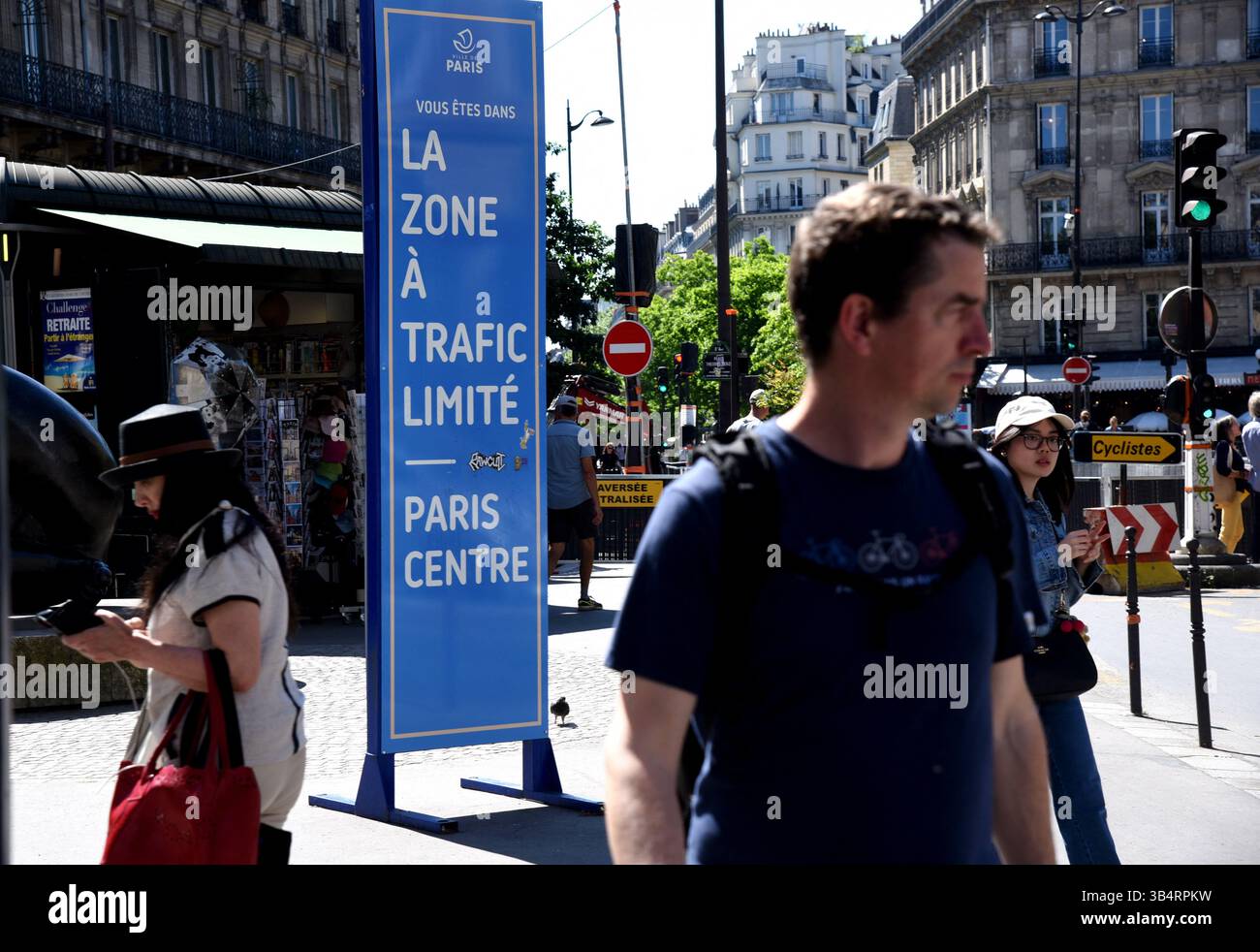 Illustration limited traffic zone hi-res stock photography and images ...