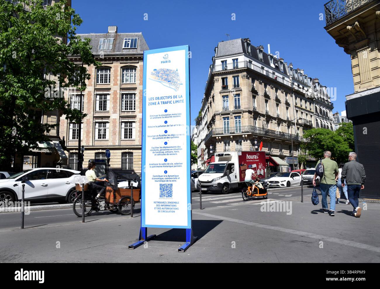 Paris, France. 30th Apr, 2025. Illustration Limited Traffic Zone ( ZTL ...