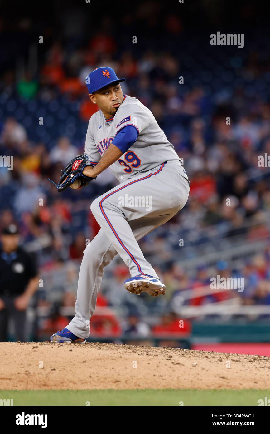 WASHINGTON, DC - APRIL 26: New York Mets pitcher Edwin Díaz (39 ...