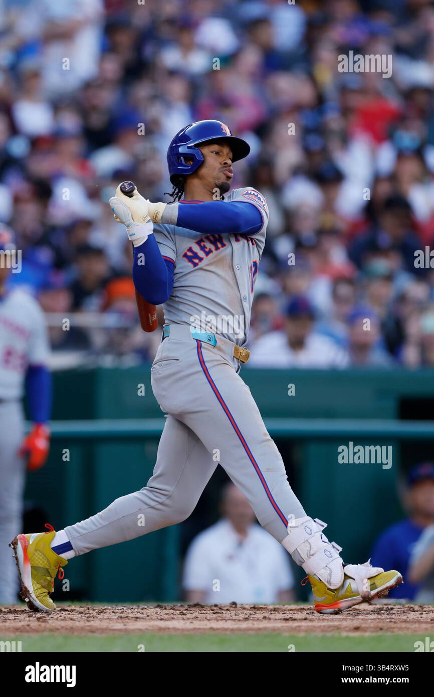 WASHINGTON, DC - APRIL 26: New York Mets shortstop Francisco Lindor (12 ...
