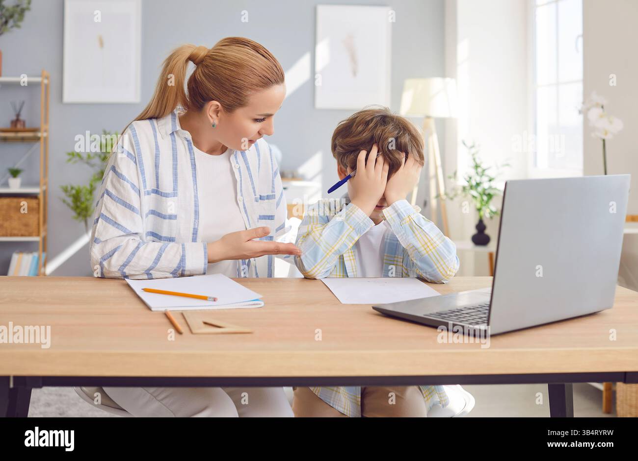 Kid crying school mother hi-res stock photography and images - Alamy
