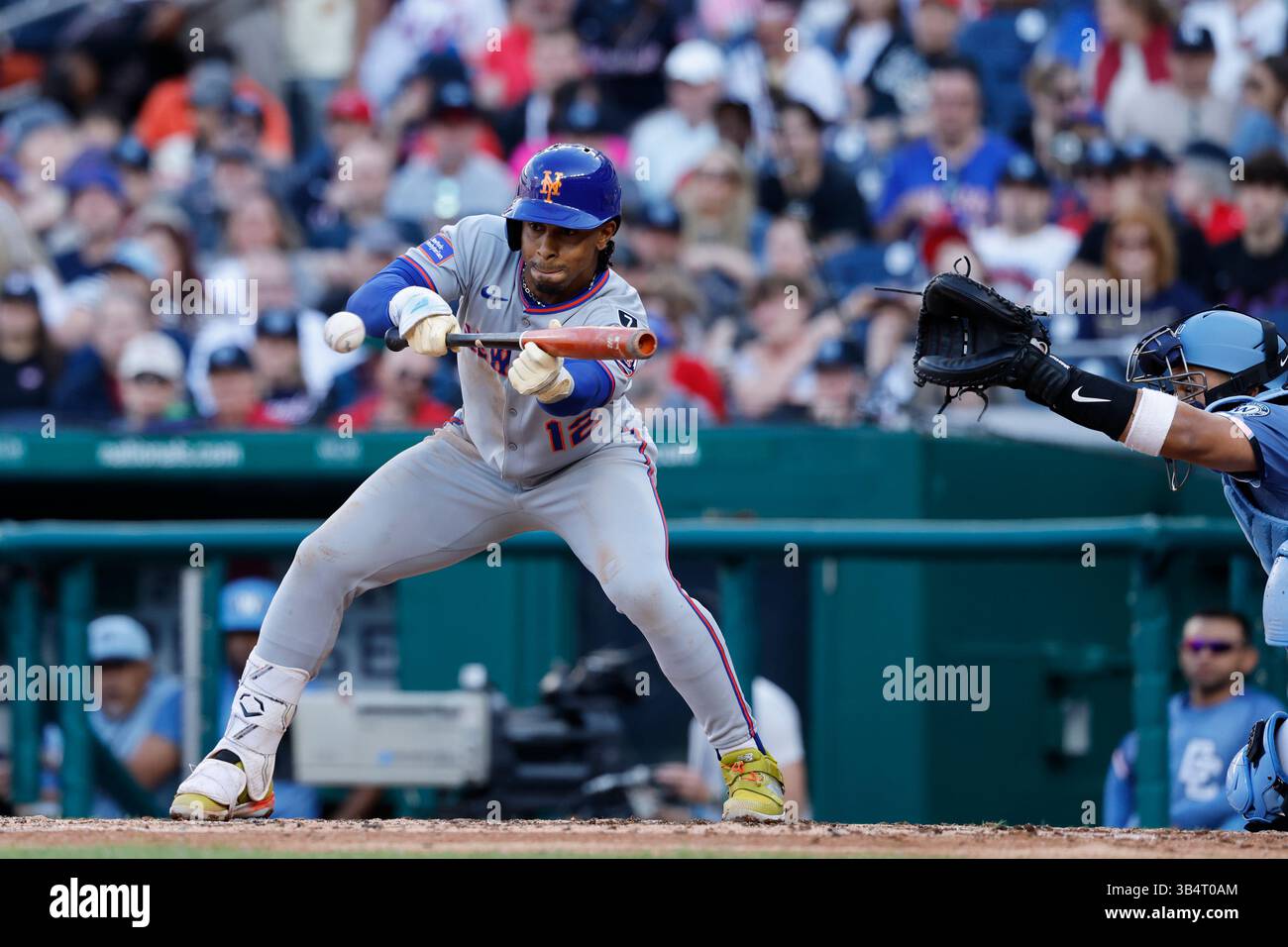 WASHINGTON, DC - APRIL 26: New York Mets shortstop Francisco Lindor (12 ...