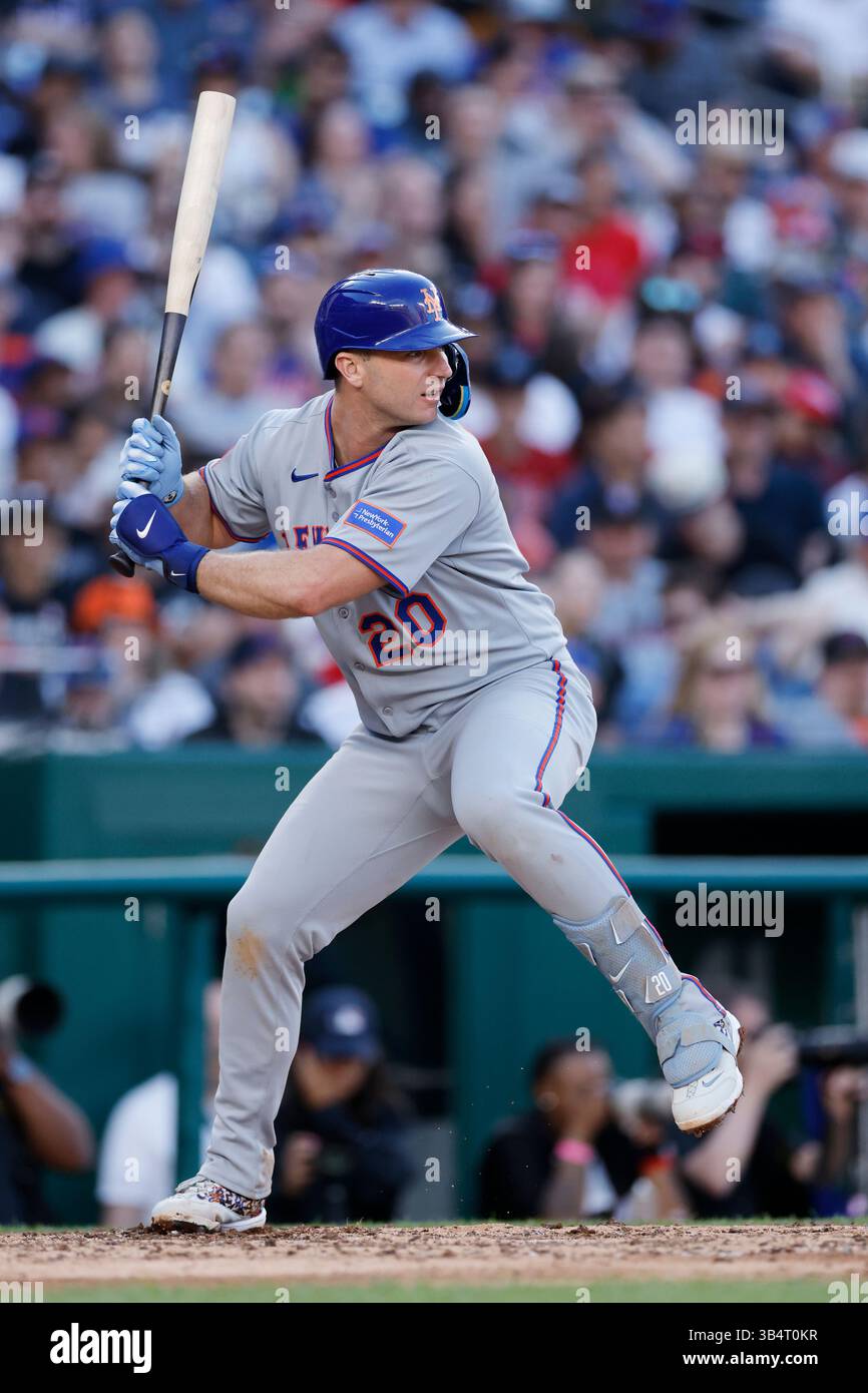 WASHINGTON, DC - APRIL 26: New York Mets first baseman Pete Alonso (20 ...