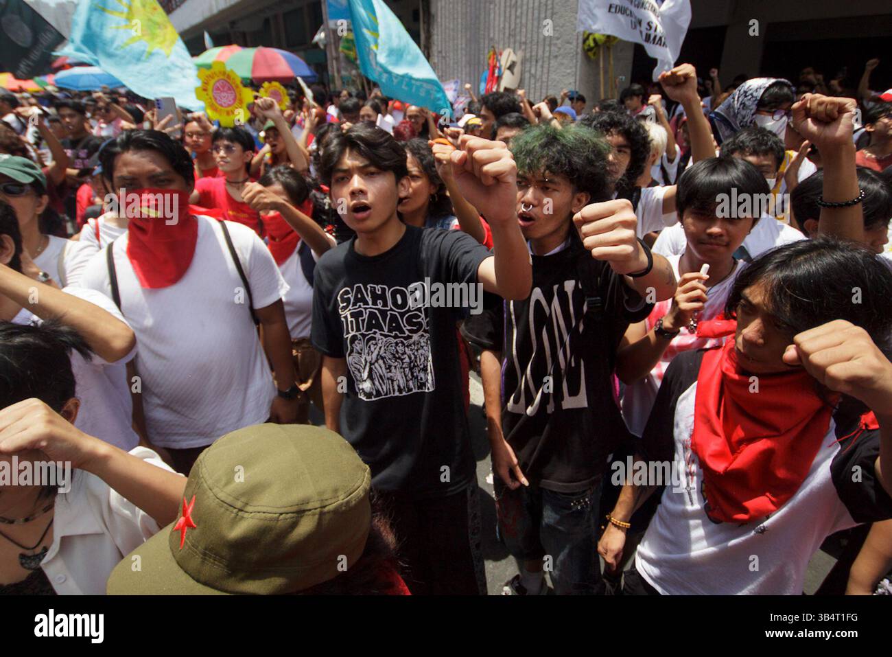 Manila, Ncr, Philippines. 1st May, 2025. Labor advocate groups raise ...