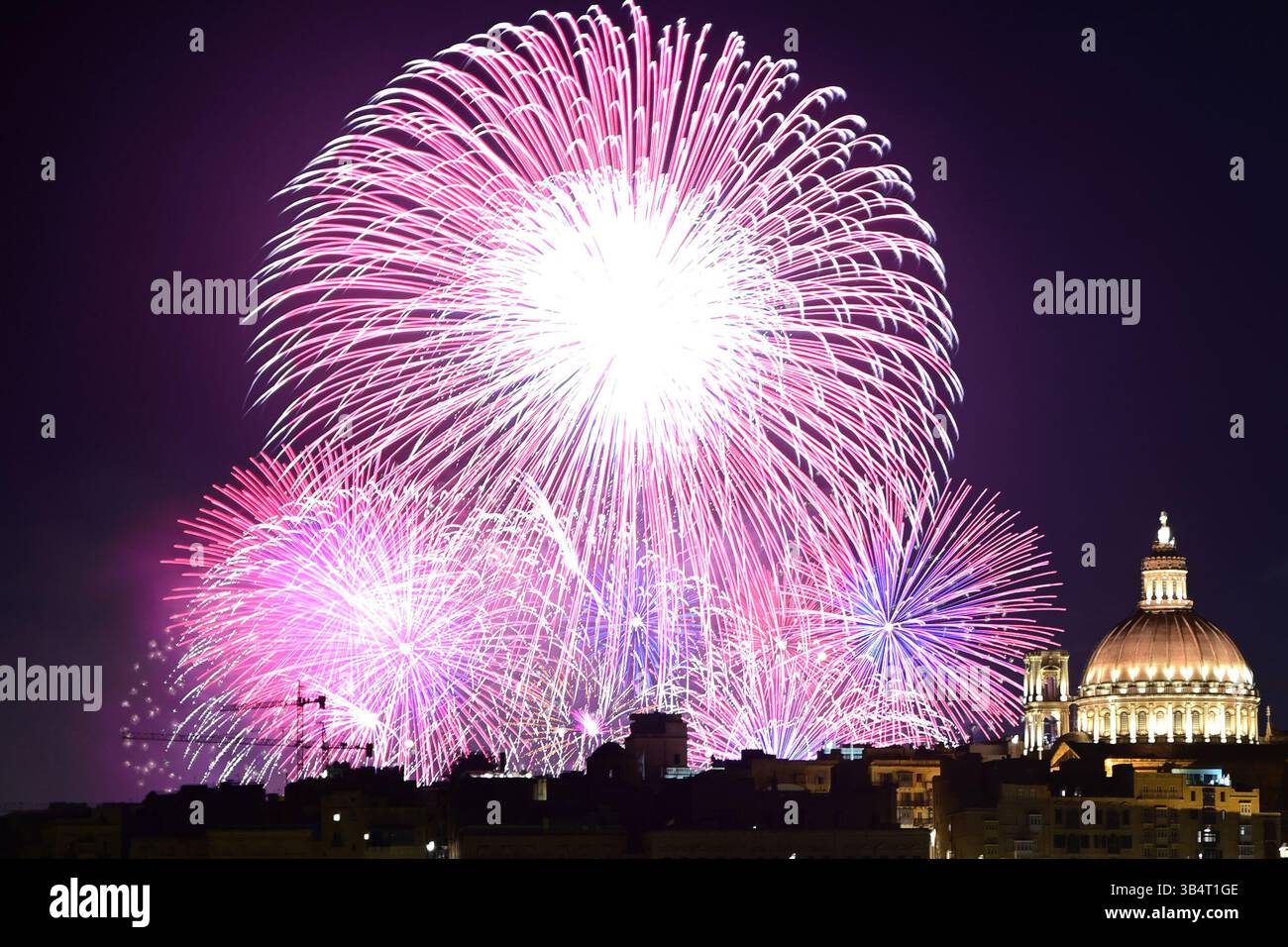 (250501) -- SLIEMA, May 1, 2025 (Xinhua) -- This photo taken on April ...
