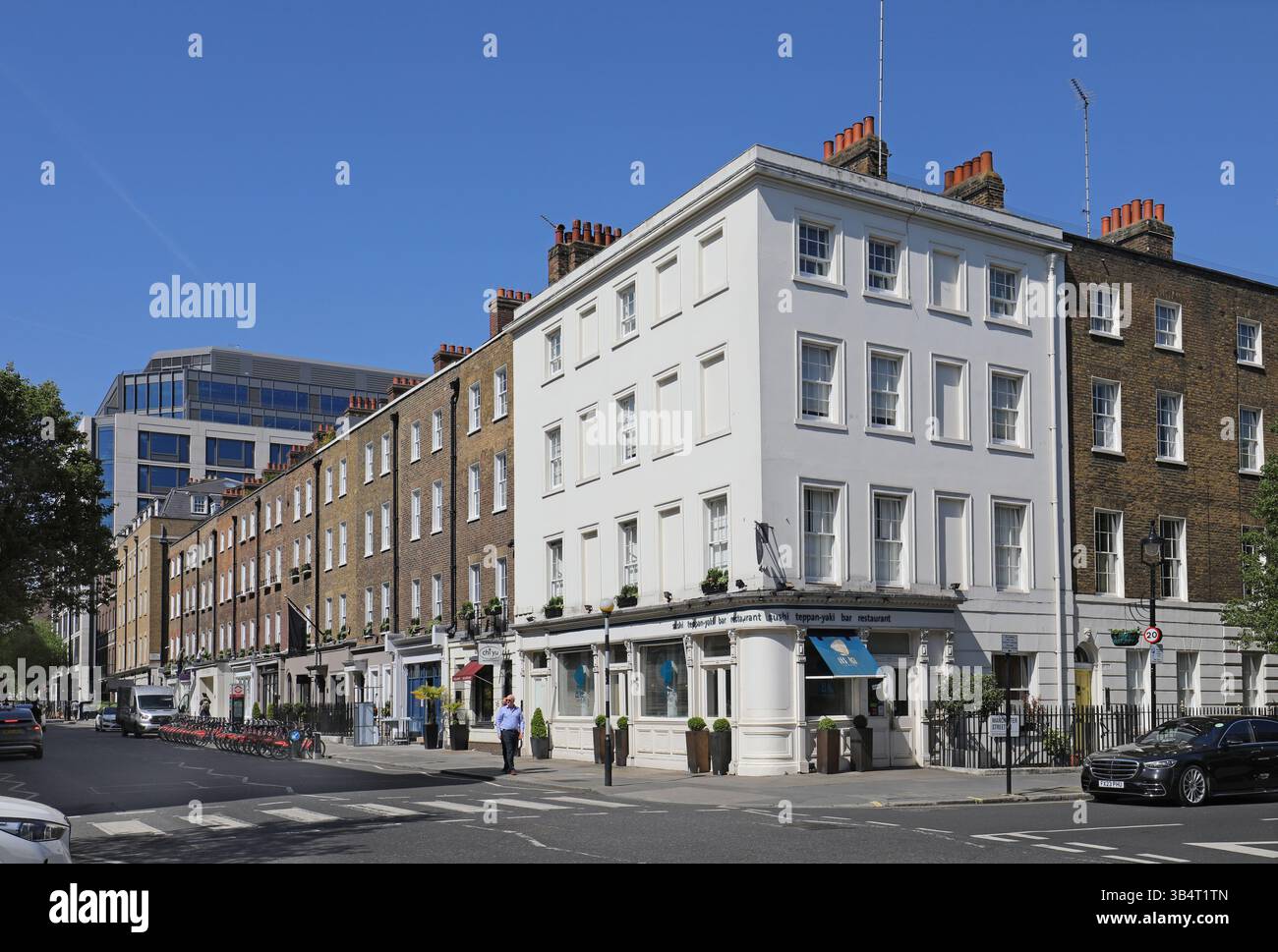 Corner of George Street (left) and Manchester Street (right) in London ...