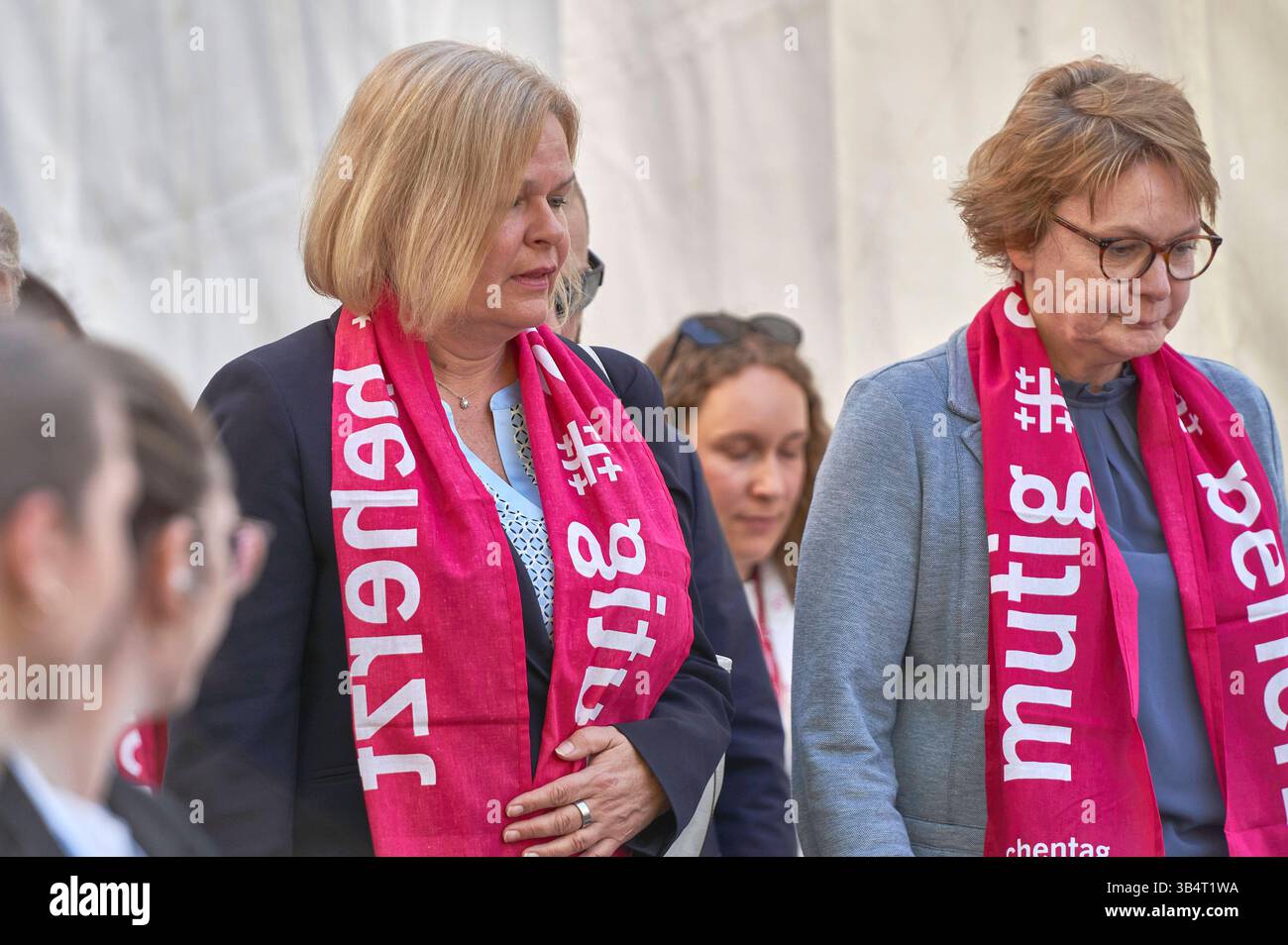 Nancy Faeser und Daniela Behrens beim Eröffnungsgottesdienst des 39 ...