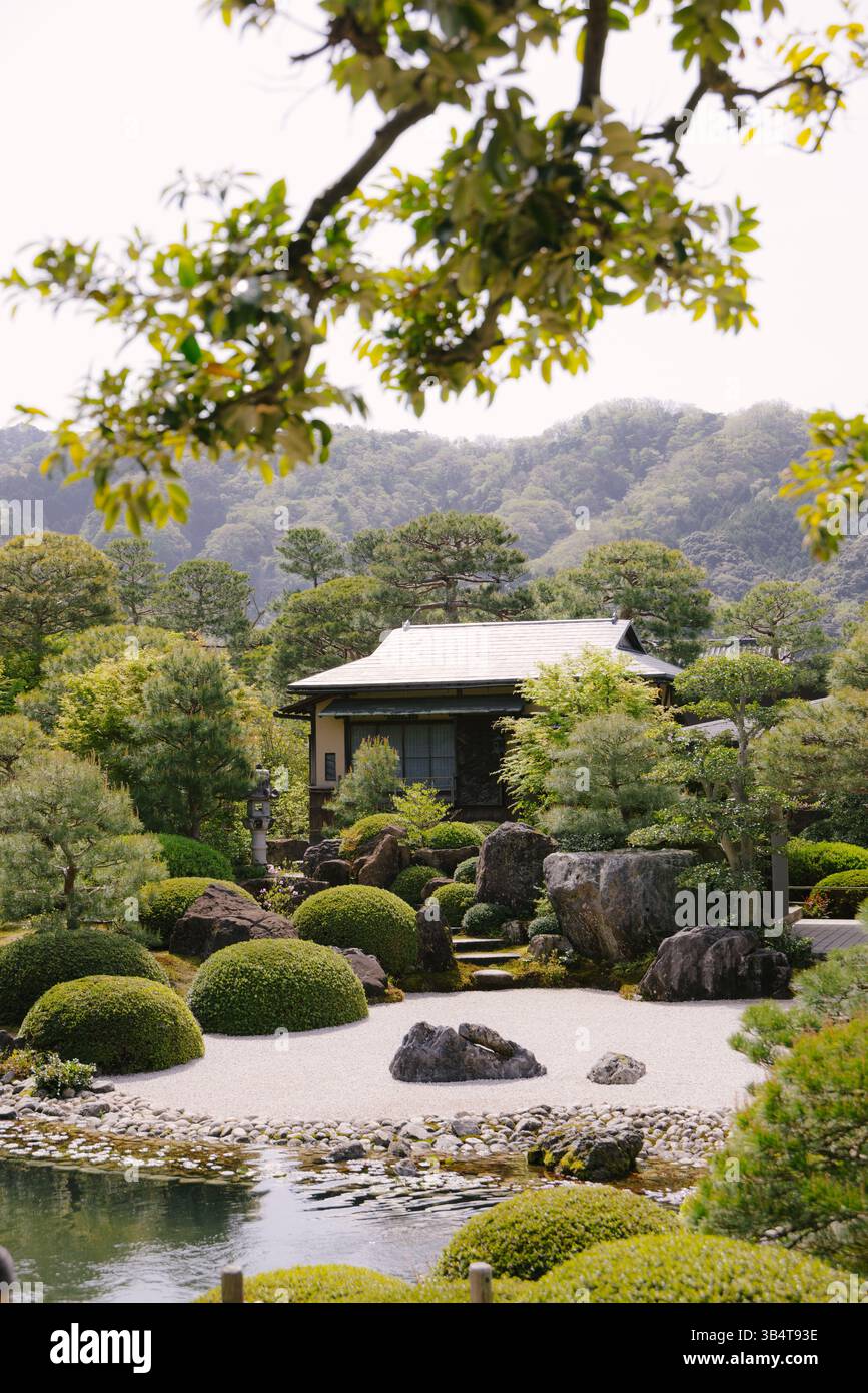 Adachi Museum of Art Landscape View of traditional Japanese Garden ...
