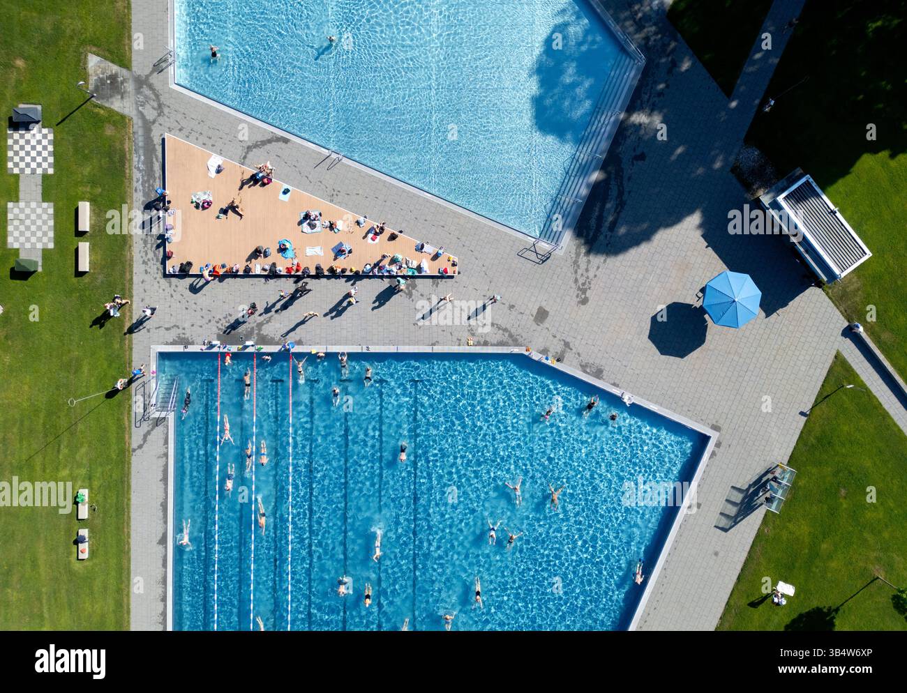 Munich, Germany. 01st May, 2025. Swimmers enjoy the beautiful weather ...