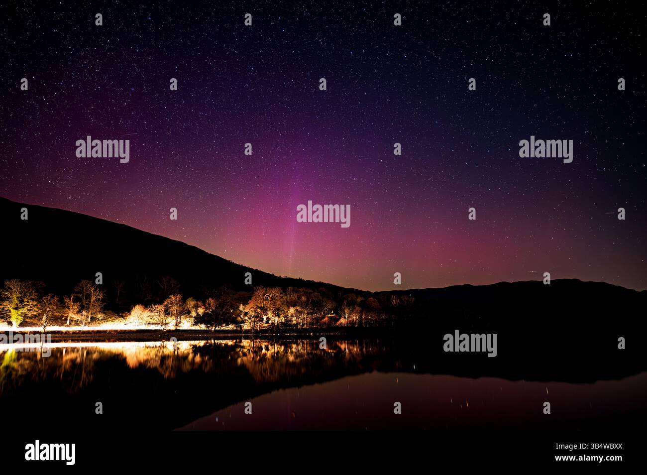 Milky way over northern lake hi-res stock photography and images - Alamy