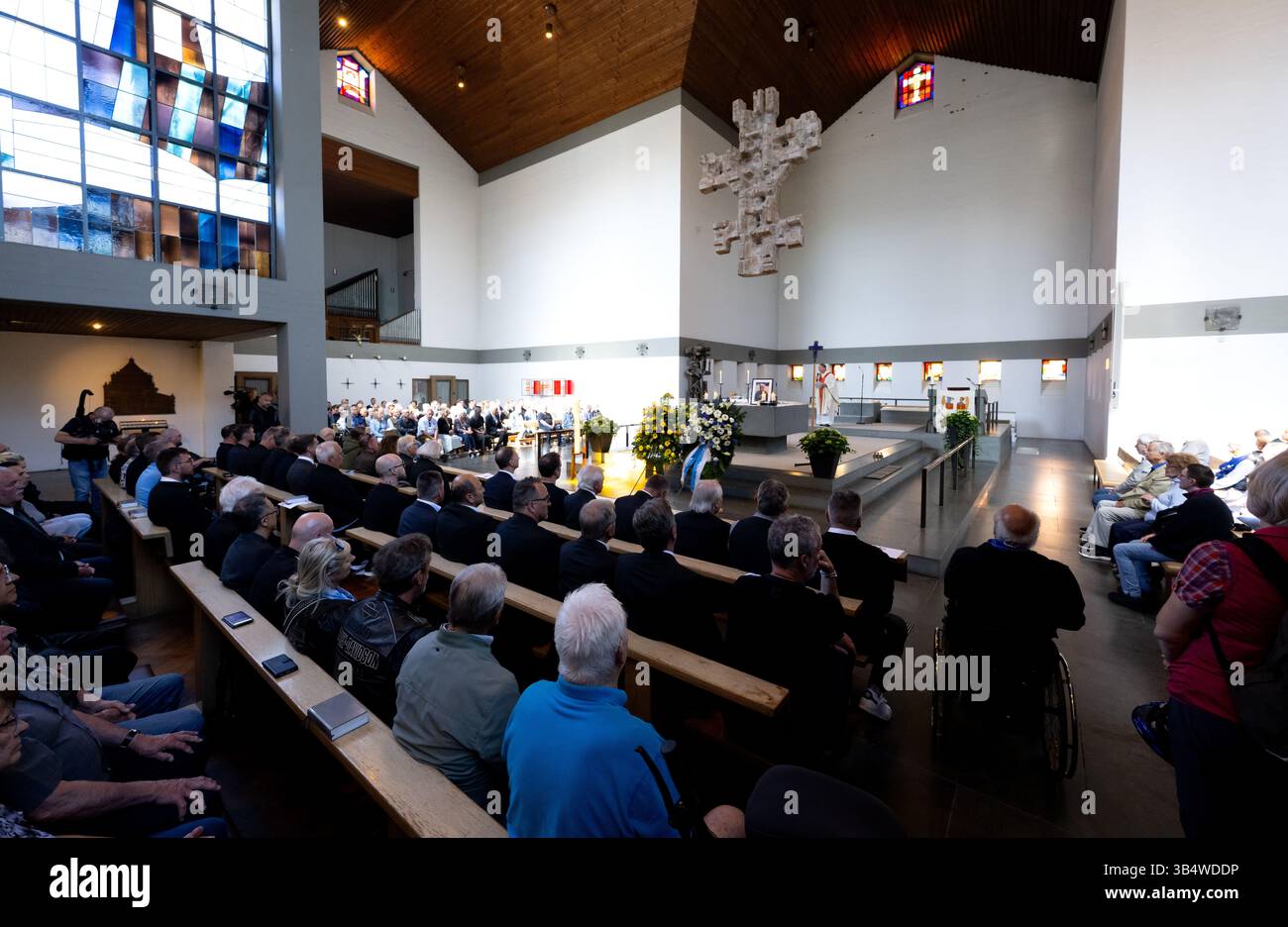 Munich, Germany. 01st May, 2025. Numerous people attend a service in ...
