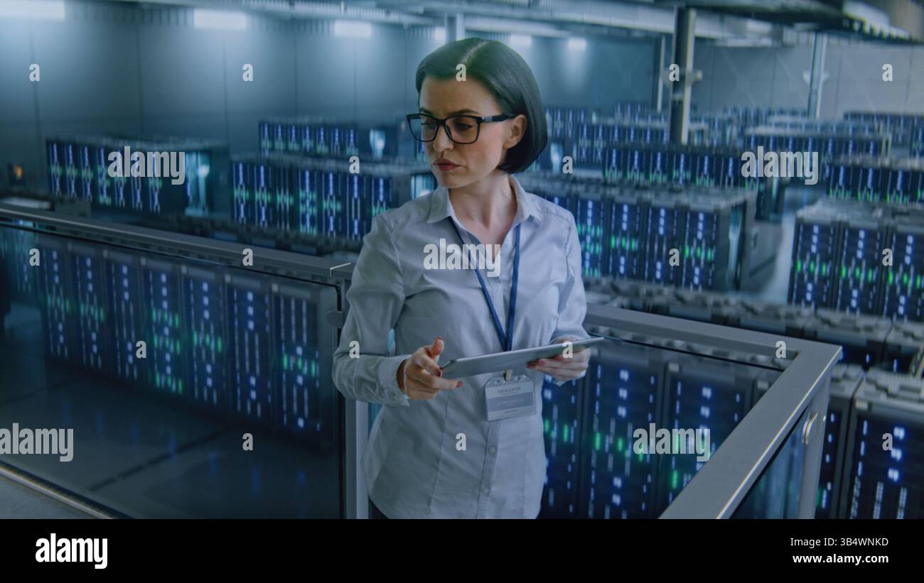System administrator data center hi-res stock photography and images ...