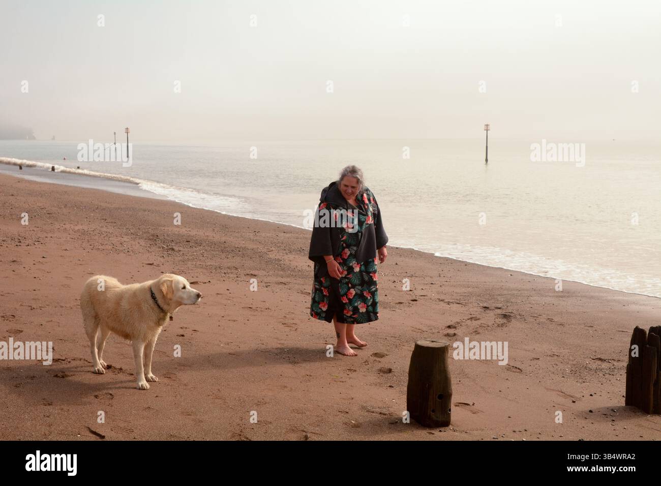 Dry robe swimming hi-res stock photography and images - Alamy