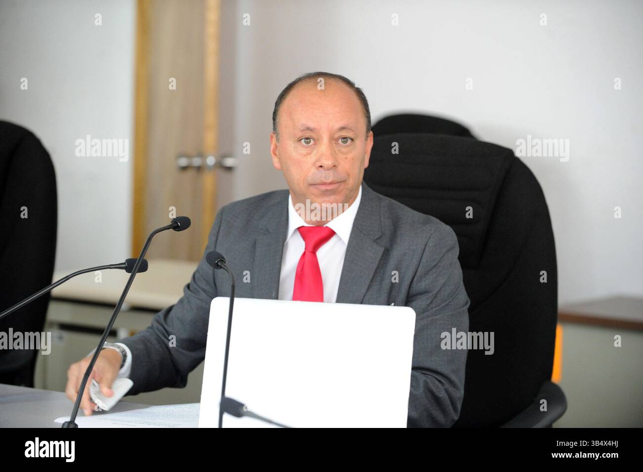 Cuando ella hi-res stock photography and images - Alamy