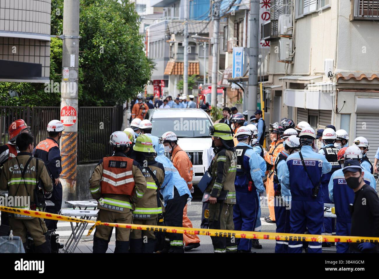 Osaka Prefectural police detectives investigate a car left at a crime ...