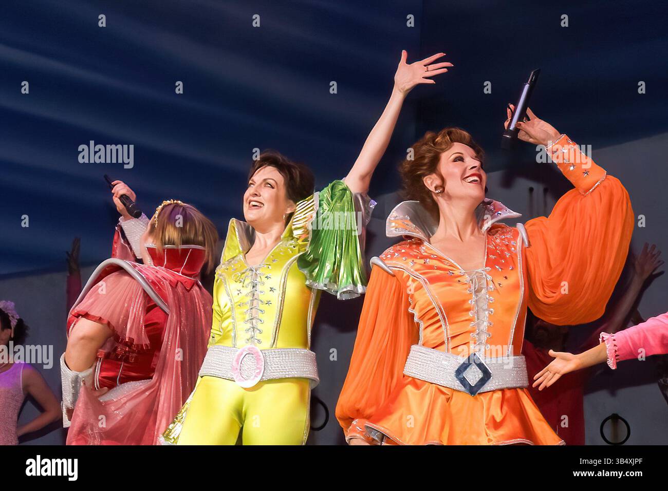 The 2002 Sydney cast of Mamma Mia! included Lisa Stokke as Sophie ...