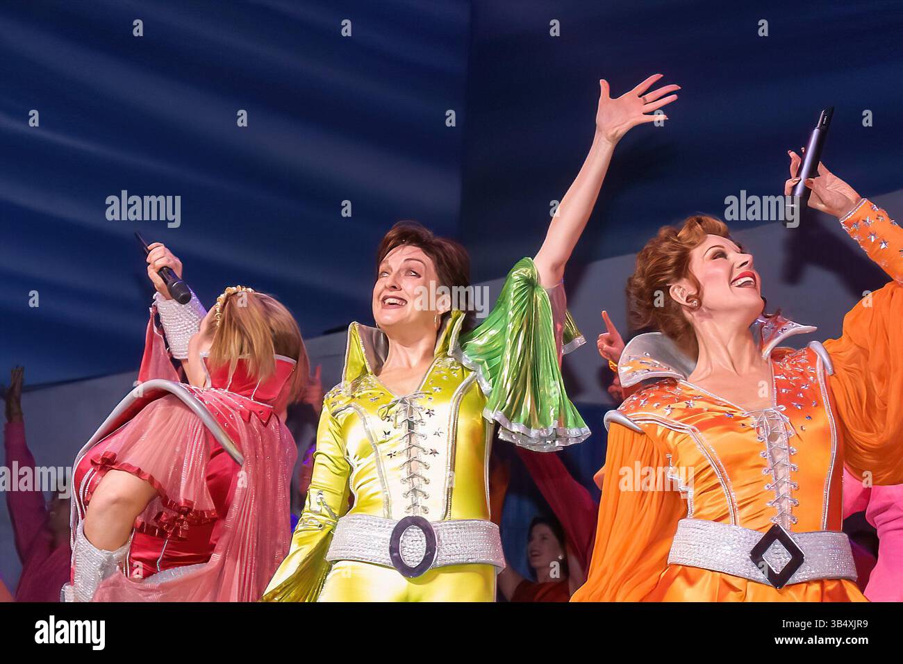 The 2002 Sydney cast of Mamma Mia! included Lisa Stokke as Sophie ...