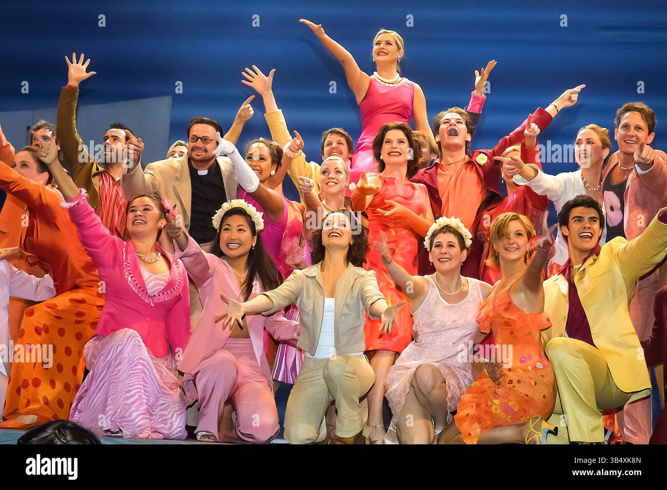 The 2002 Sydney cast of Mamma Mia! included Lisa Stokke as Sophie ...