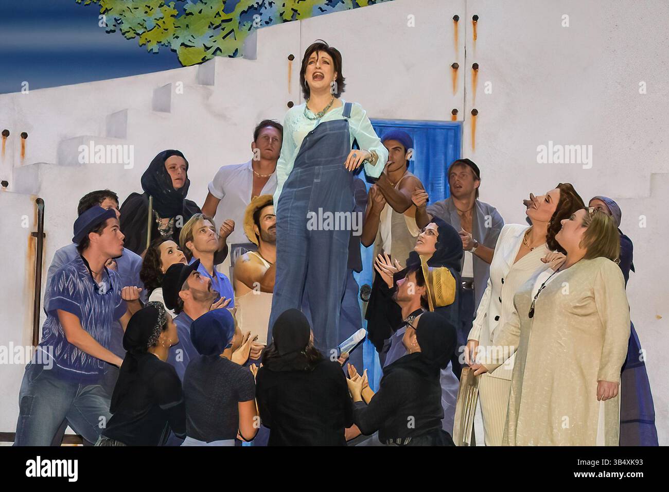 The 2002 Sydney cast of Mamma Mia! included Lisa Stokke as Sophie ...