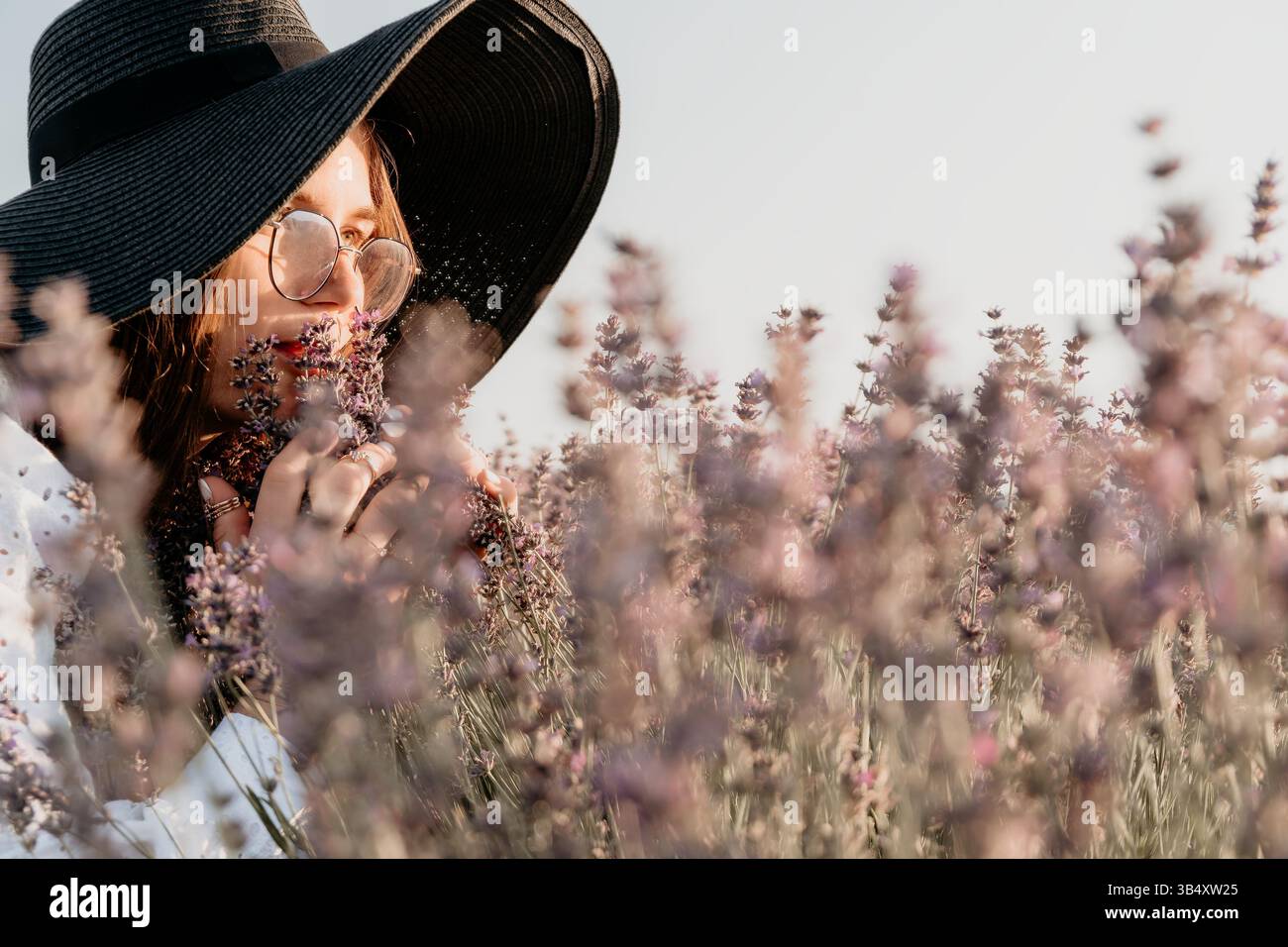 Black woman in lavender hi-res stock photography and images - Alamy