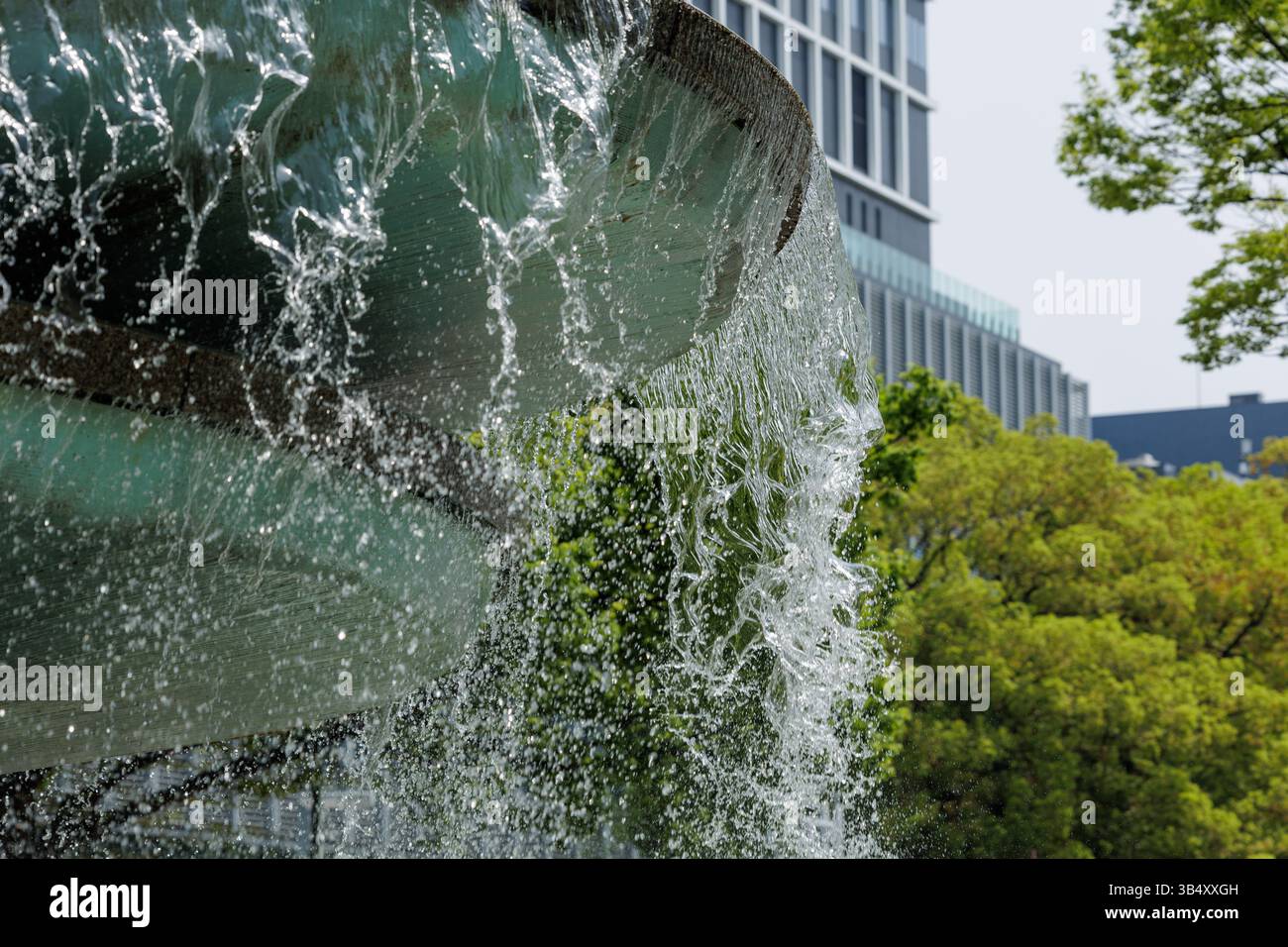 Water cascades over fountain hi-res stock photography and images - Alamy