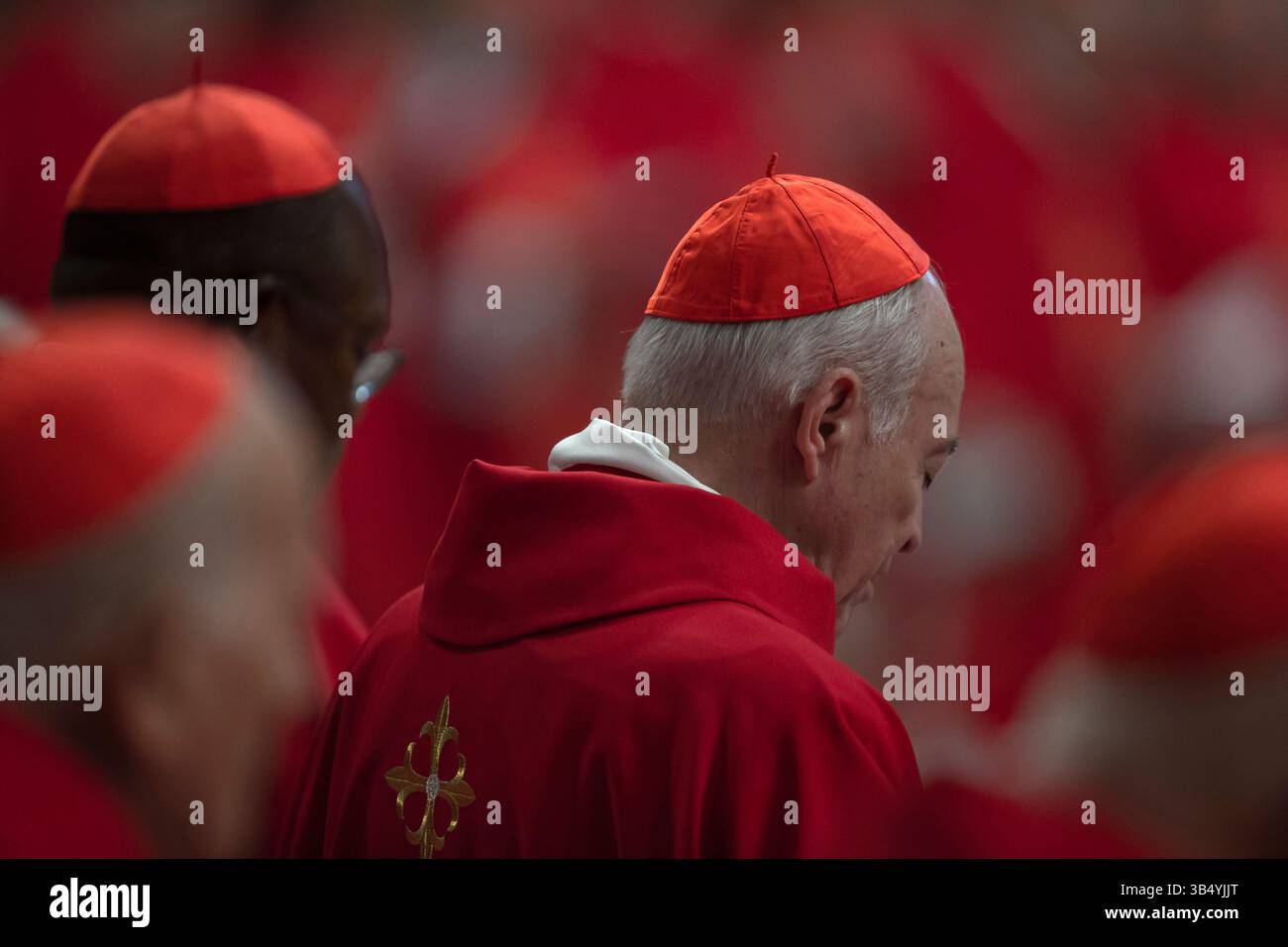 Cardinal Carlos Aguiar Retes attendes mass on the fifth day of the ...