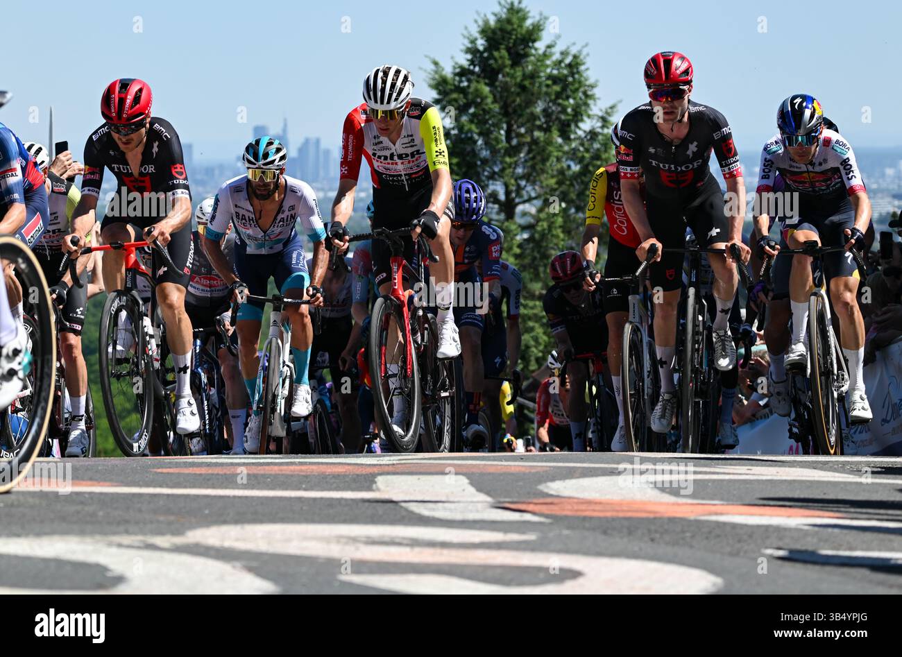 01 May 2025, Hesse, Mammolshain: Cycling: UCI WorldTour - Eschborn ...
