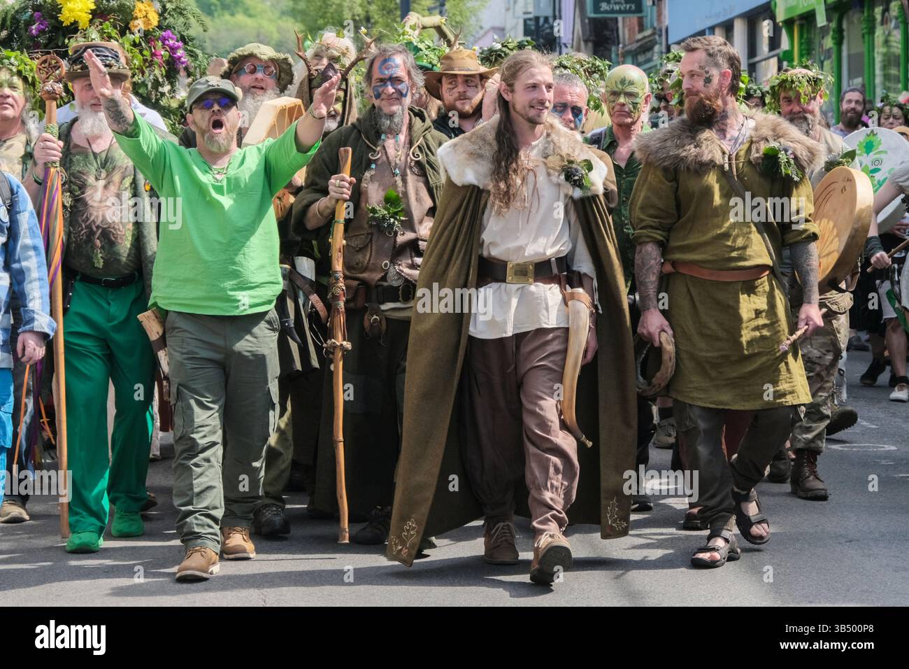 Glastonbury, UK. 1st May, 2025. The Green Men bring the May Pole into ...