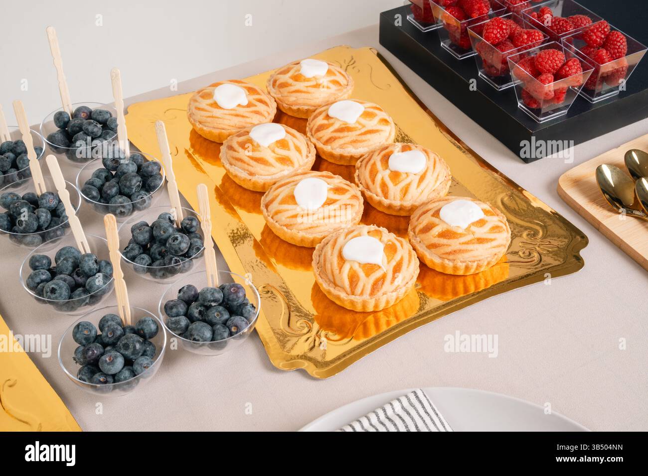 Polished editorial food imagery hi-res stock photography and images - Alamy