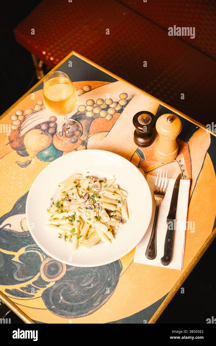 Experience gourmet pasta dish hi-res stock photography and images - Alamy