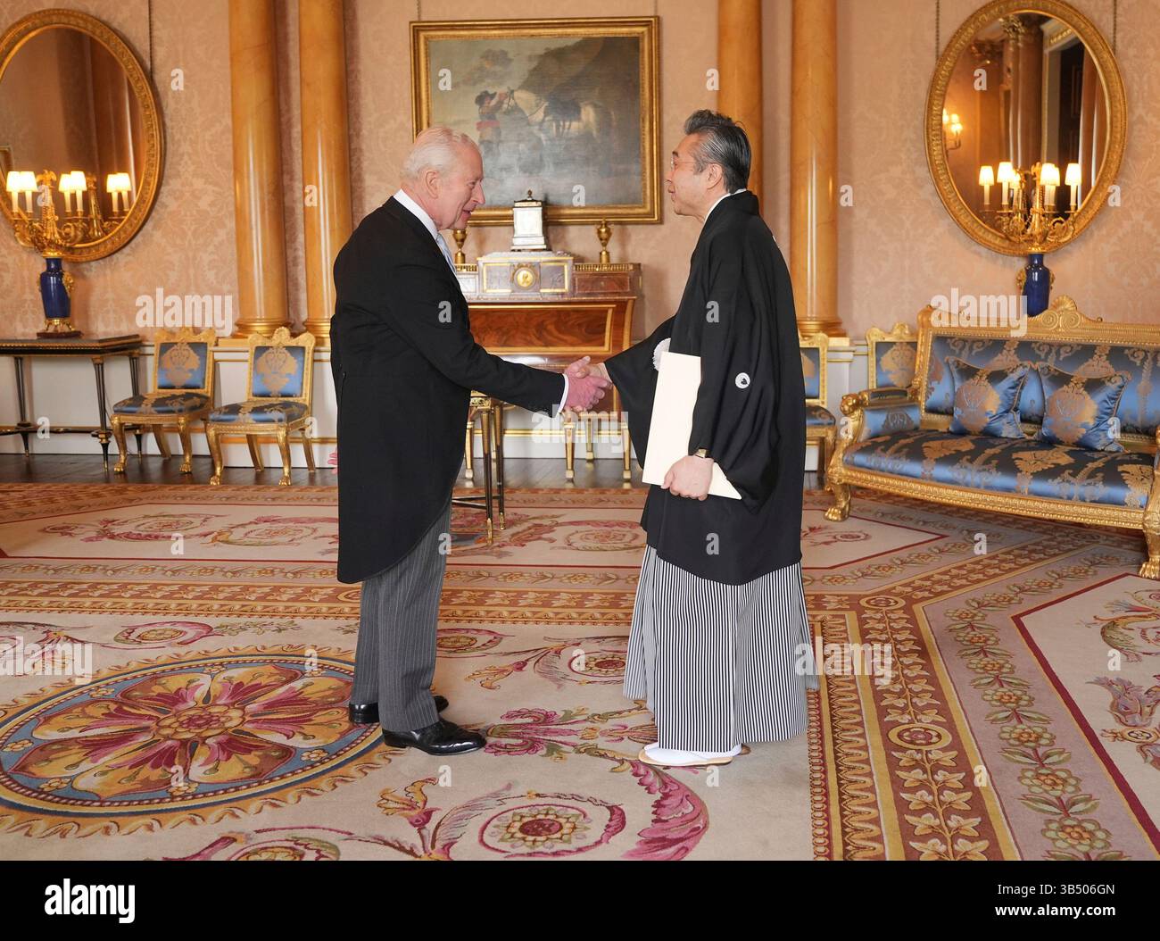 The Ambassador of Japan, Hiroshi Suzuki presents his credentials to ...