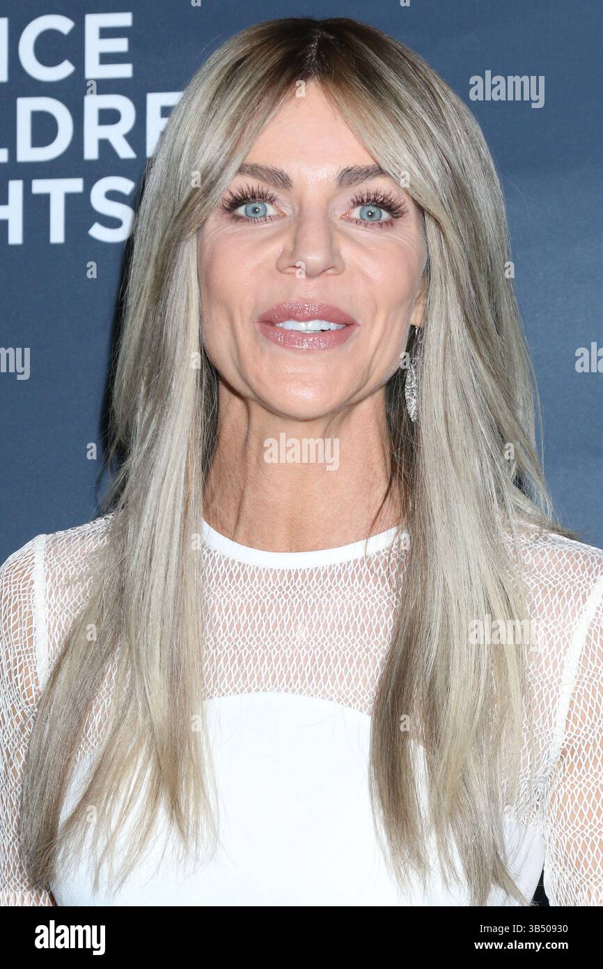 LOS ANGELES - APR 30: Kaitlin Olsen at the 33rd Annual Champions for ...