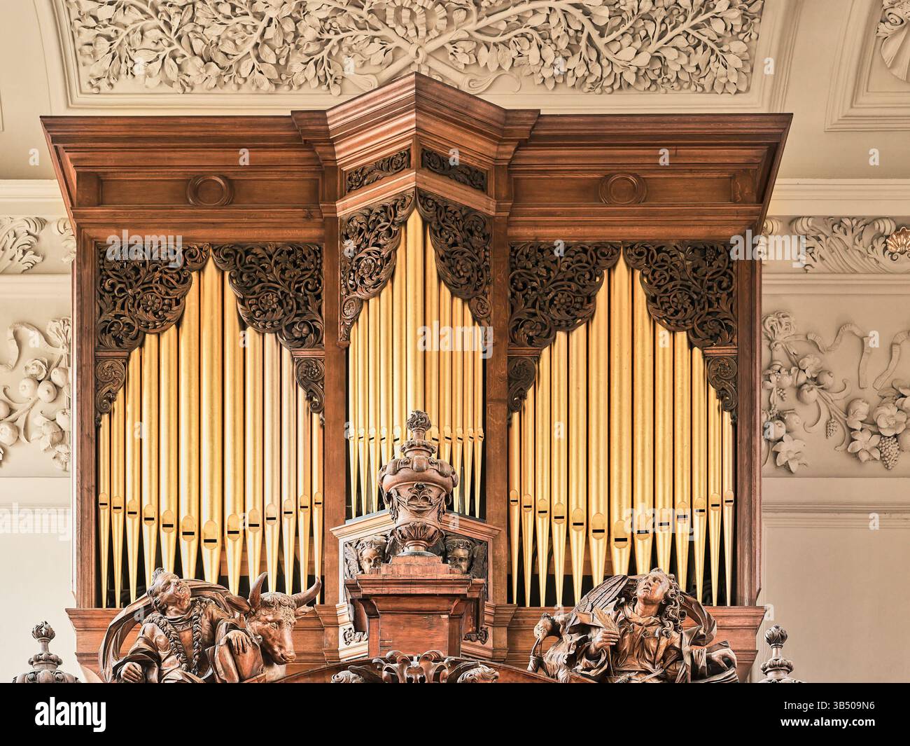 Organ pipes in the chapel at Trinity College, University of Cambridge ...