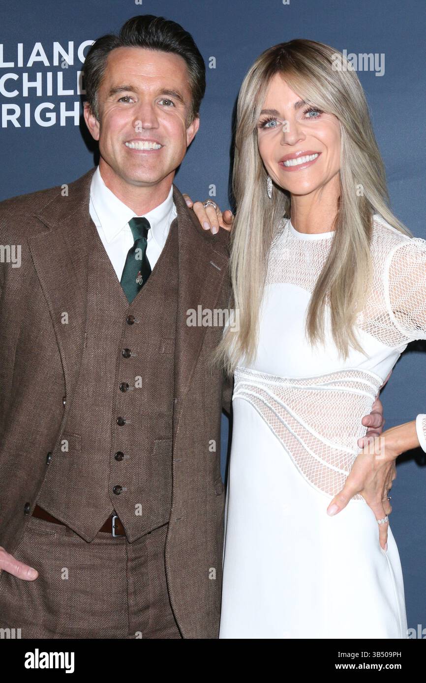 LOS ANGELES - APR 30: Rob McElhenney, Kaitlin Olsen at the 33rd Annual ...